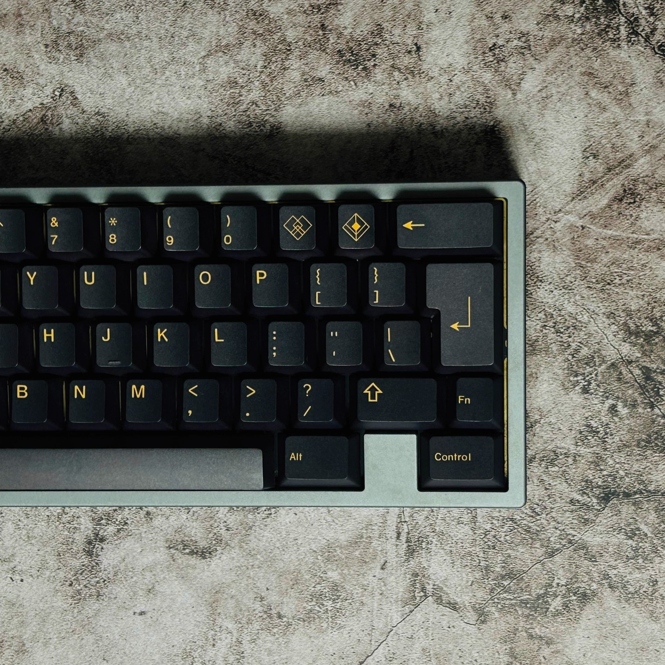 GMK Black Gold Keycap Set, Cherry Profile, Dye Sub PBT Key Cap – Nouvolo